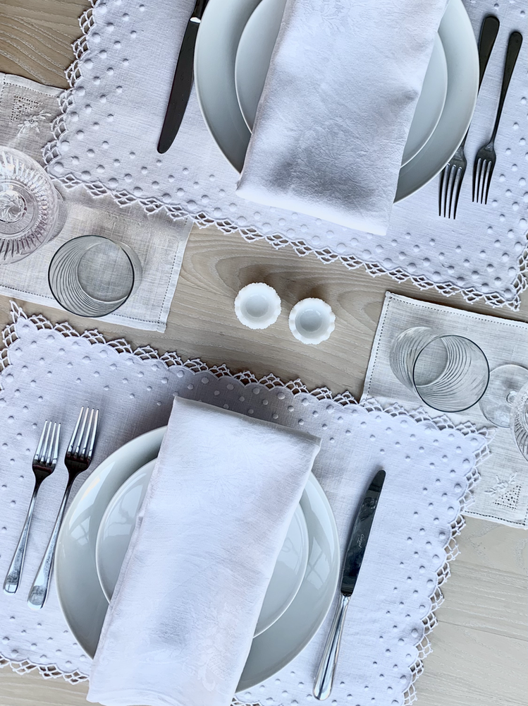 How to make a simple Tablescape with Vintage Linens