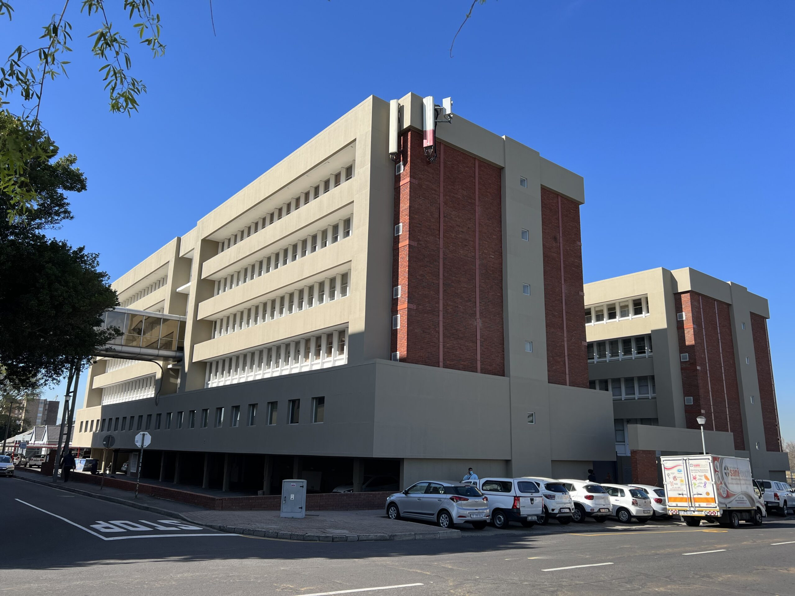 Mediclinic Facade | Futurecon