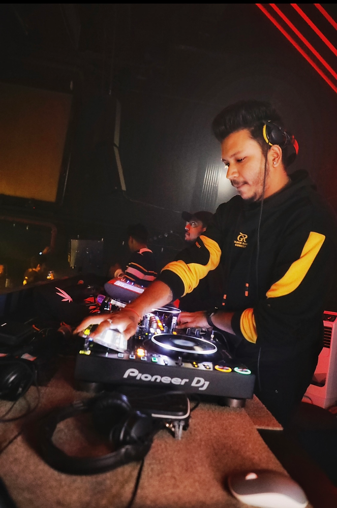 DJ Manzee aka Manish all set to create history in the Music World