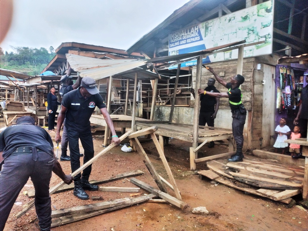 SWMA EMBARKS ON DECONGESTION EXERCISE AT SEFWI DWINASE PRAGYIA STATION