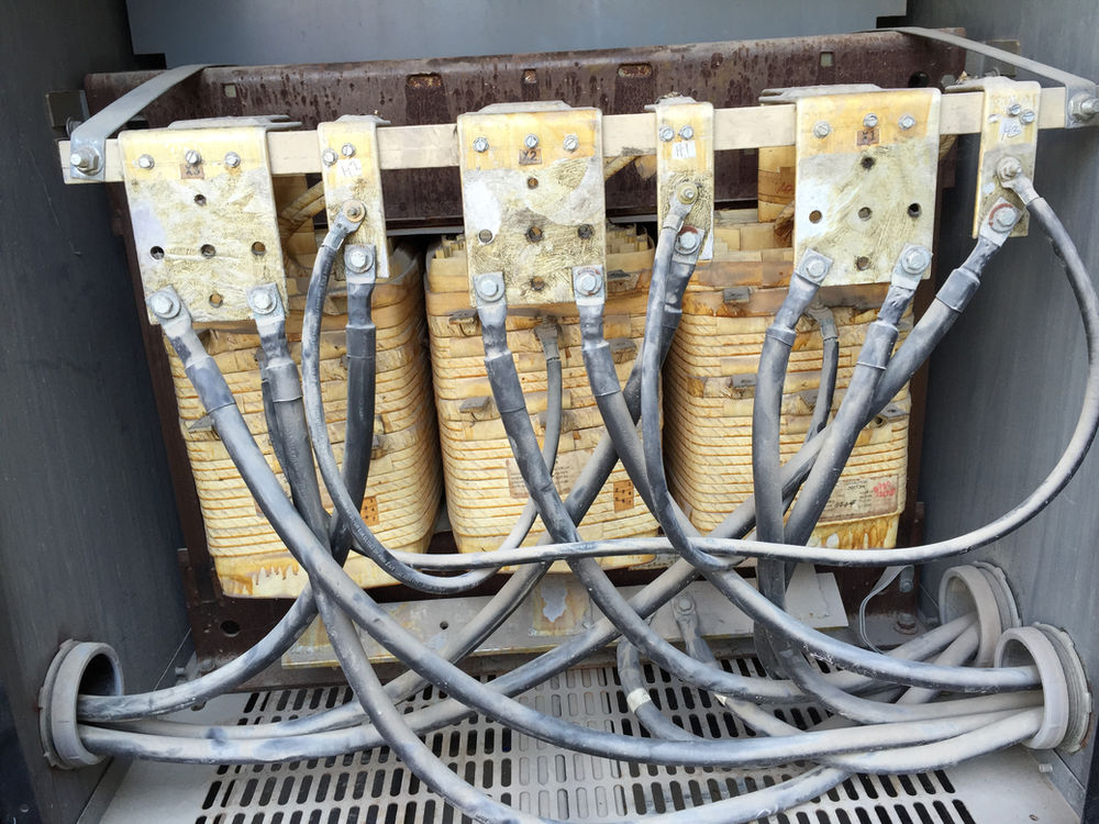 What's Inside of a 300KVA Feeder Transformer?