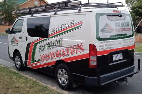 Toyota-Hiace-Van-Sign-(SM Roof Restoration) | ozara sign & sticker