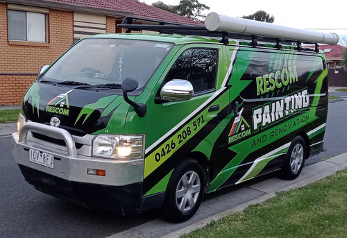 Toyota-Hiace-Van-Full-Graphic-Wrap | ozara sign & sticker