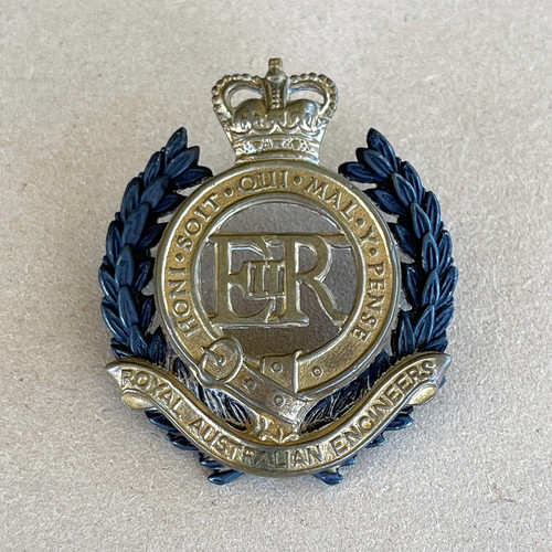 1953-60 The Royal Australian Engineers Hat Badge | micksmedals