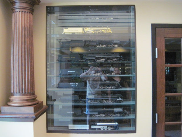 MTH Showroom Layout | larosastrains