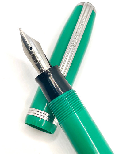 Esterbrook Pastel Purse Fountain Pen - Green 1551 | Alien Vintage Pens