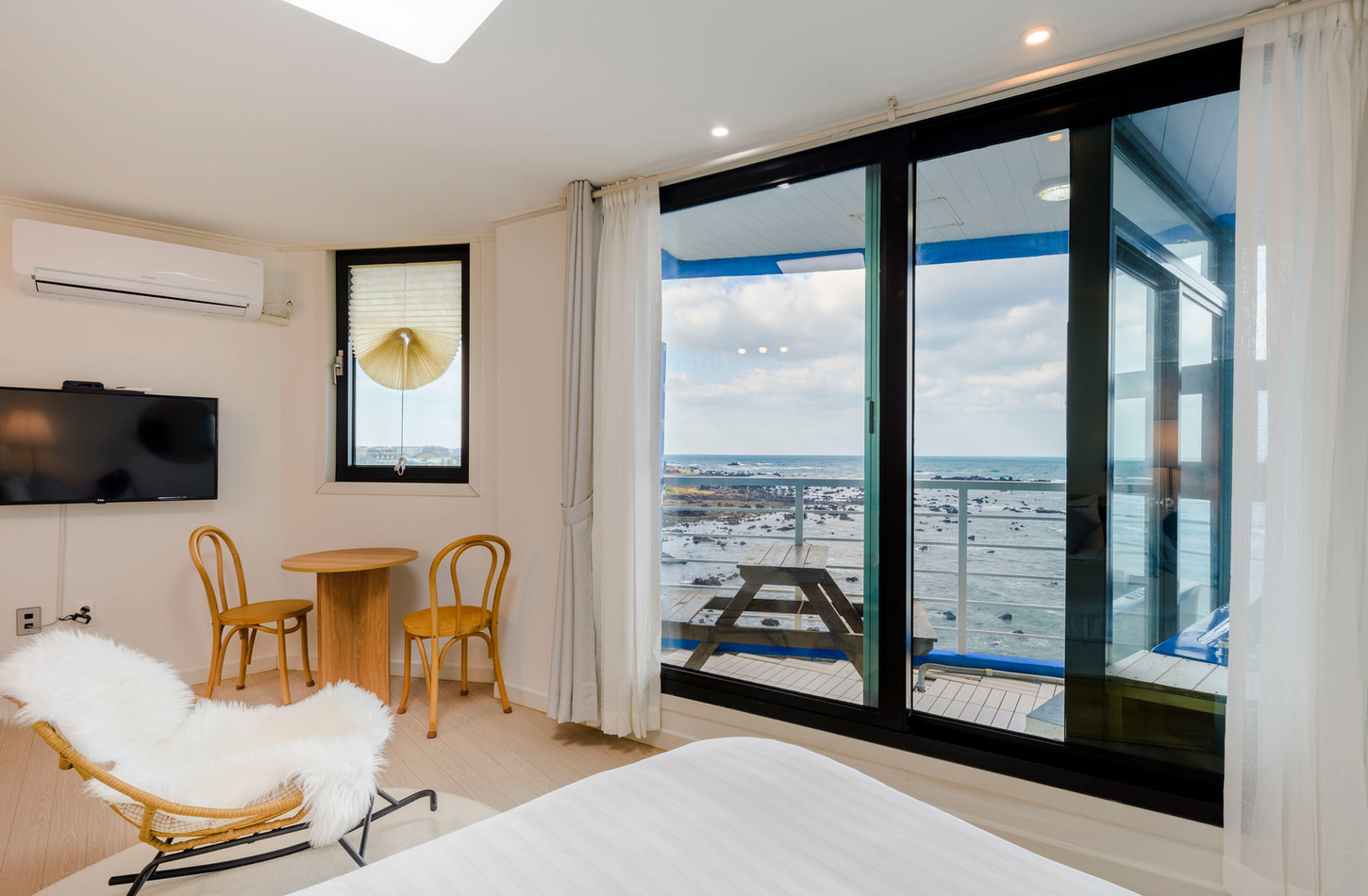 스파룸202 | 바다위에 펜션