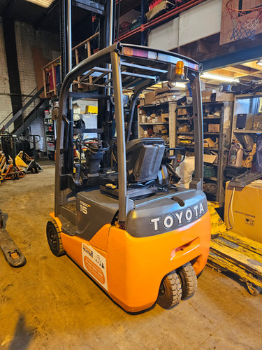 Electric Forklift Recon 1.6 ton Toyota triago 3 wheel fingertip control ...