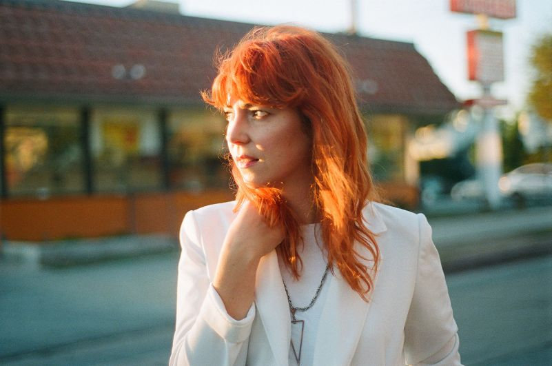 Jess Cornelius (Teeth & Tongue) shares new single/video, 'No Difference'