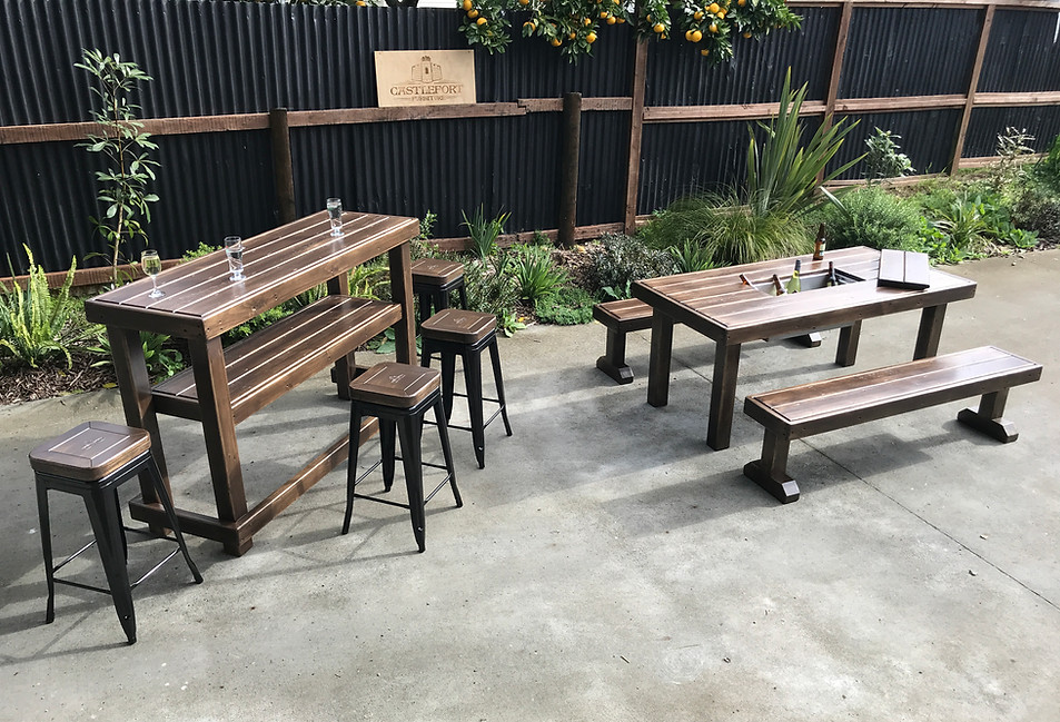 Bar Leaner & Table set | Castlefort Furniture