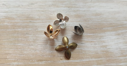 Modelo B002 Tulipanes de metal medianos | Logana