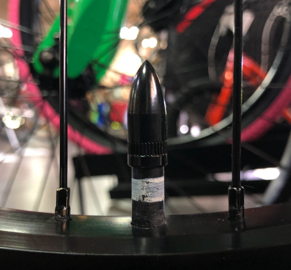 What types of bike valves and pumps are used?