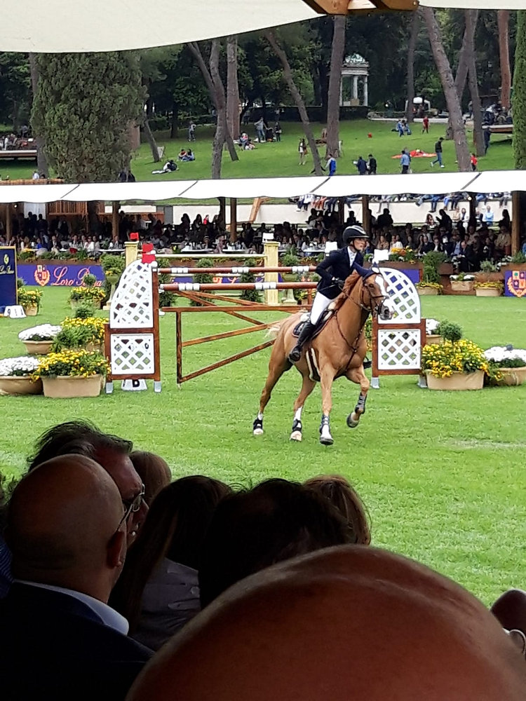 Jessica Springsteen, figlia di Bruce "The boss", al galoppo a piazza di ...