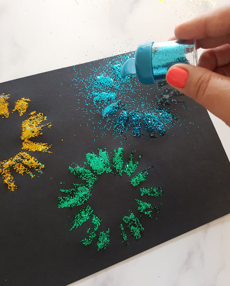 Glitter fireworks craft