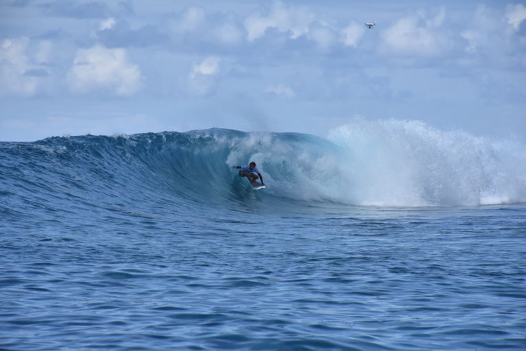 Surf à Rangiroa avec la Air Tahiti Rairoa Horua | apprentisvoyageurs