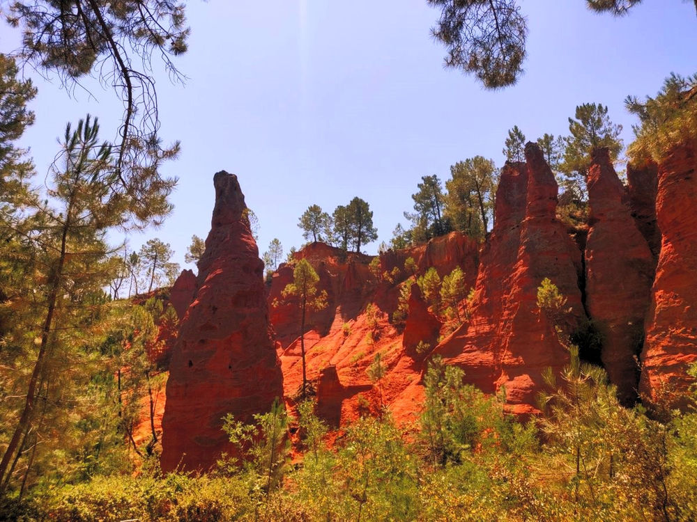 Le Colorado Provencal : Les ocres de Rustrel et de Roussillon en France