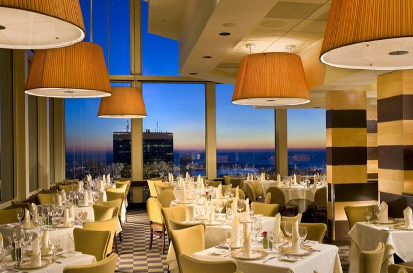 Top of the Hub, Boston’s Decades-Old Restaurant With a 360 View, Is ...