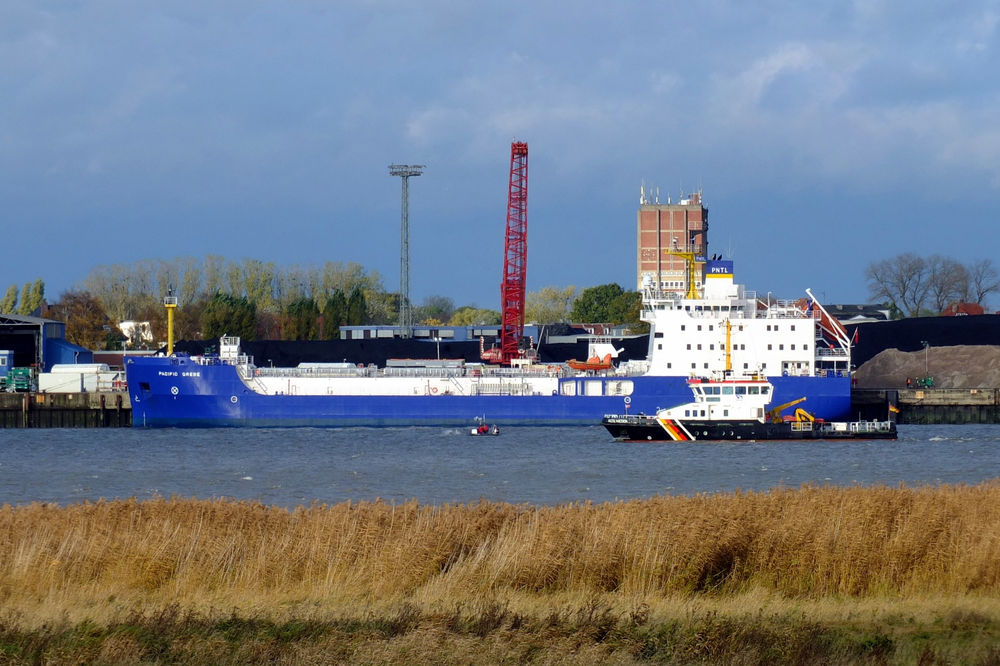 Castor-Transportschiff „Pacific Grebe“ legt in Nordenham an