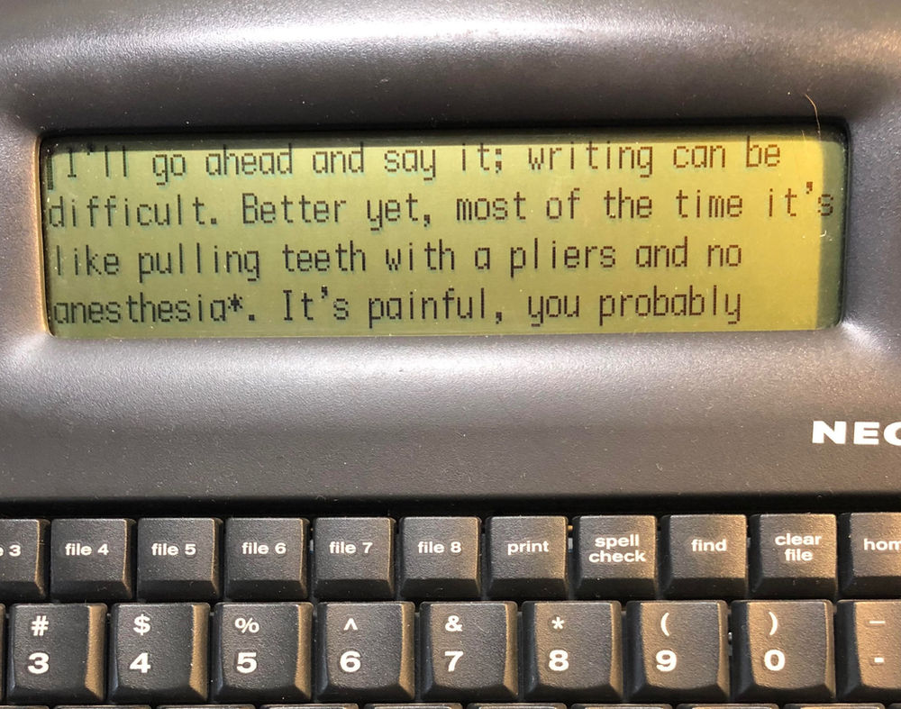 Alphasmart Neo2 Review: The Joy of Distraction-Free Writing!