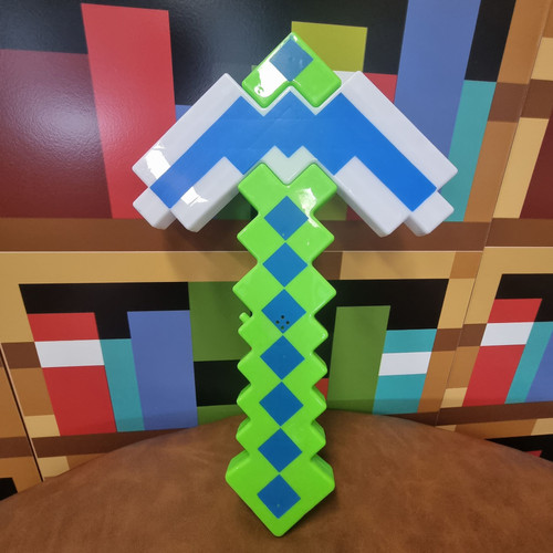 Green Pickaxe | World of Minecraft