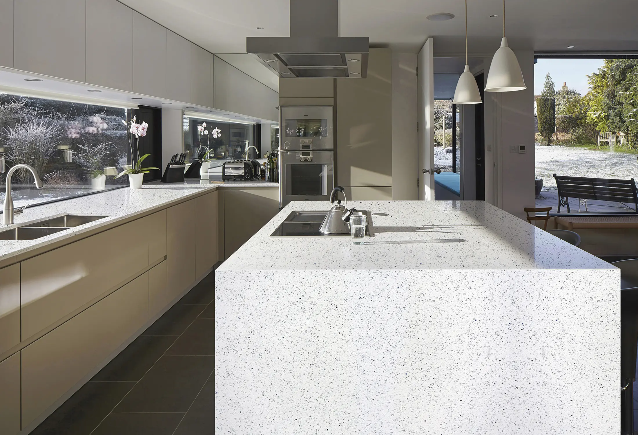 TCE 2019 Crystal White | Quartz International