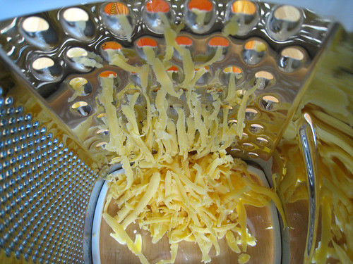 Packaged shredded cheese is toxic. Toxic ingredients in shredded cheese.