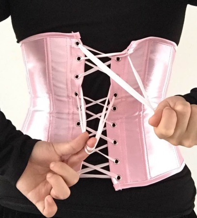 How to Wear a Corset | dcorselet