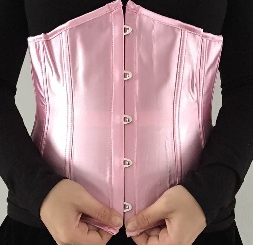 How to Wear a Corset | dcorselet