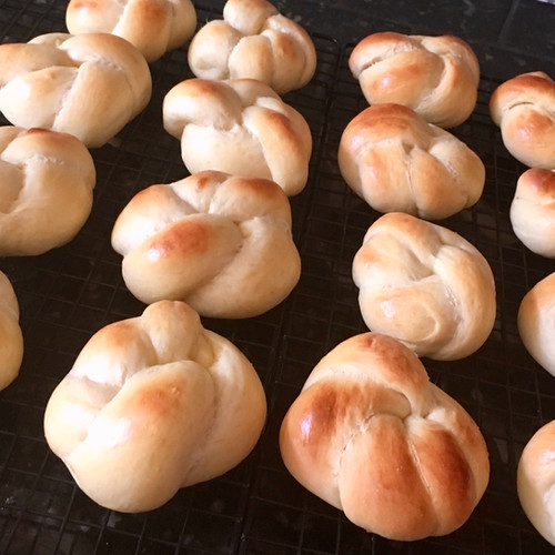 Berit’s Bullar (Dinner Rolls · 6 Pack) | Hulda's Swedish Bake