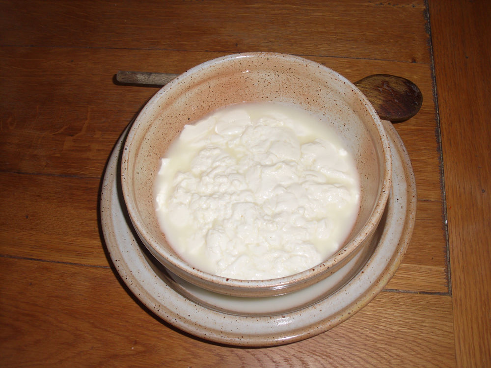 BRETAGNE / FROMAGE : KAOULED - CAILLEBOTTE.