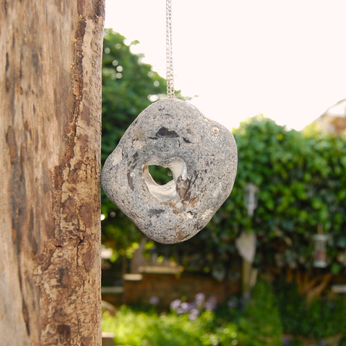 Hanging hag stone | Fossilbox