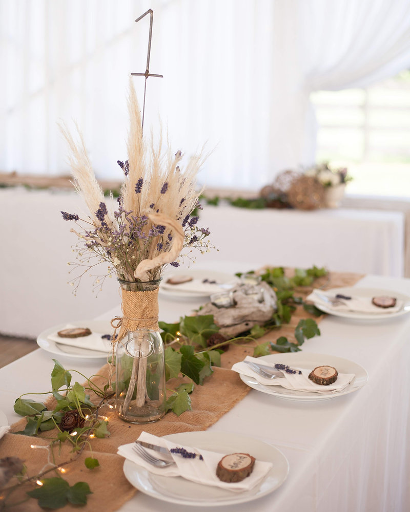 The ultimate table setting decor check list - how to decorate a table.