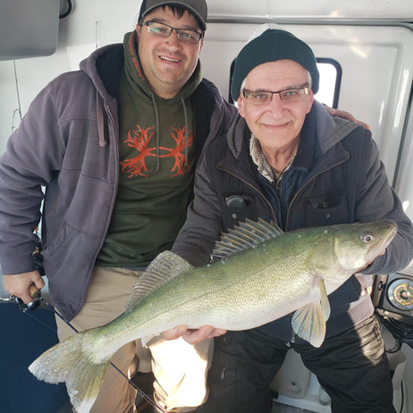 Master Anglers | Home | Snobear Expeditions Manitoba guided Walleye ice ...