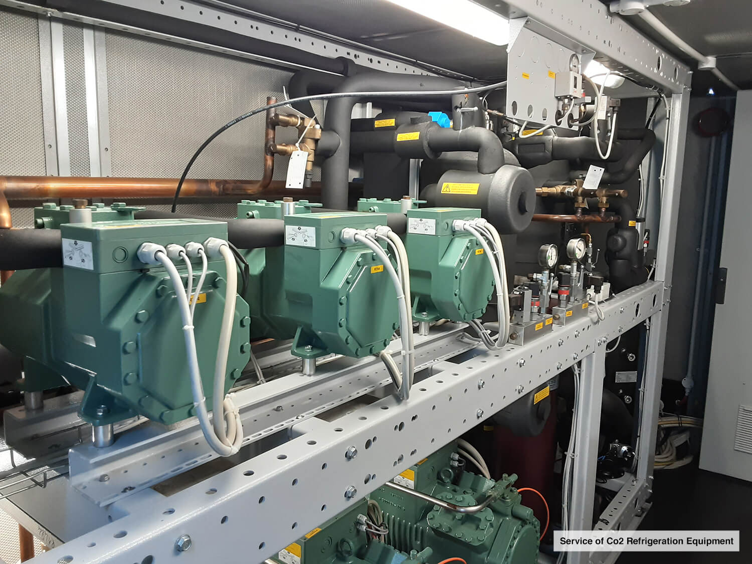 Albannach Einnseanair | Service