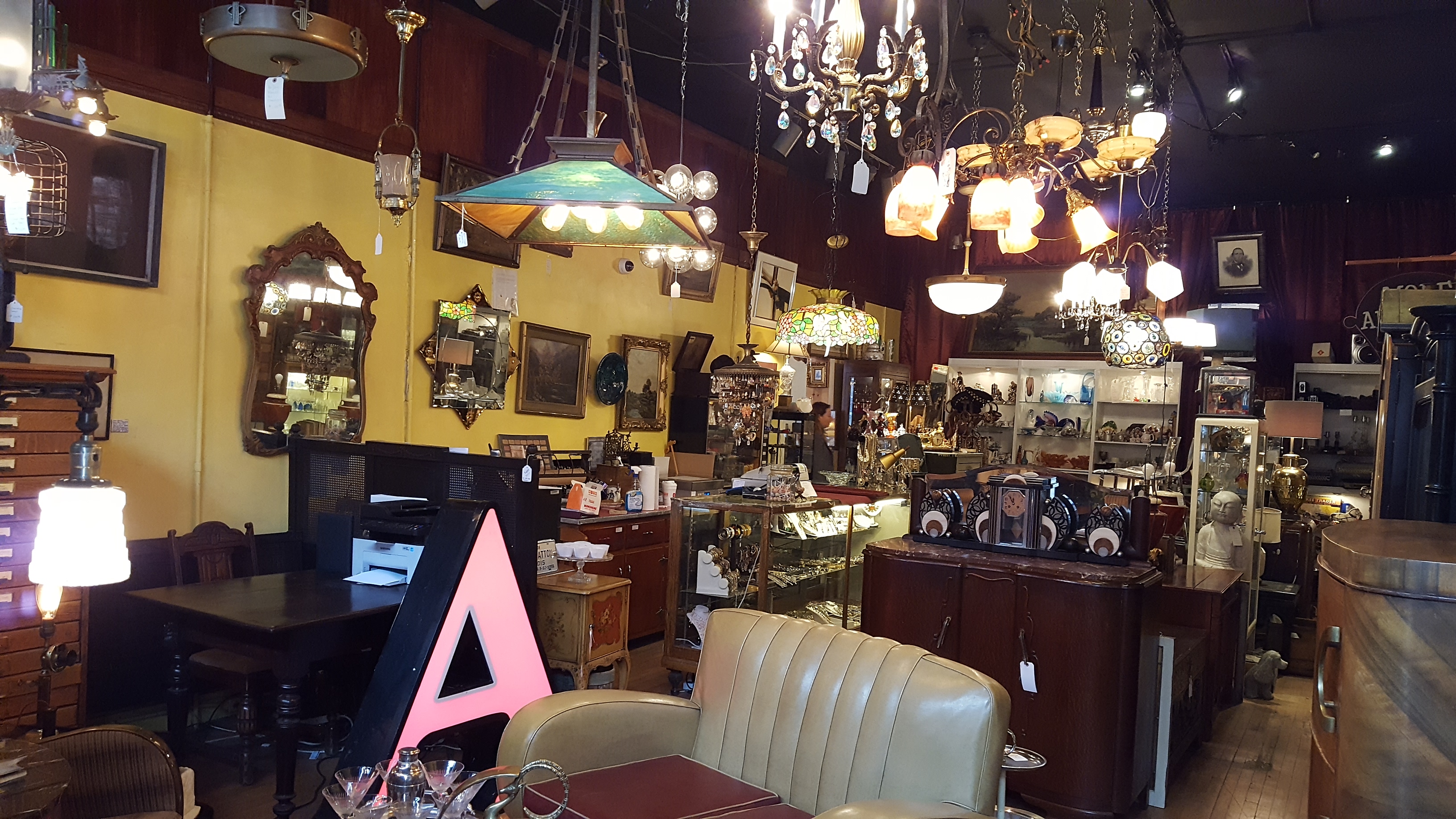 Lazy Dog Antiques: Chicago Antique Store