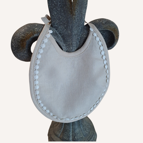 Classic round Bib with lace - Bone | Lola J Babywear