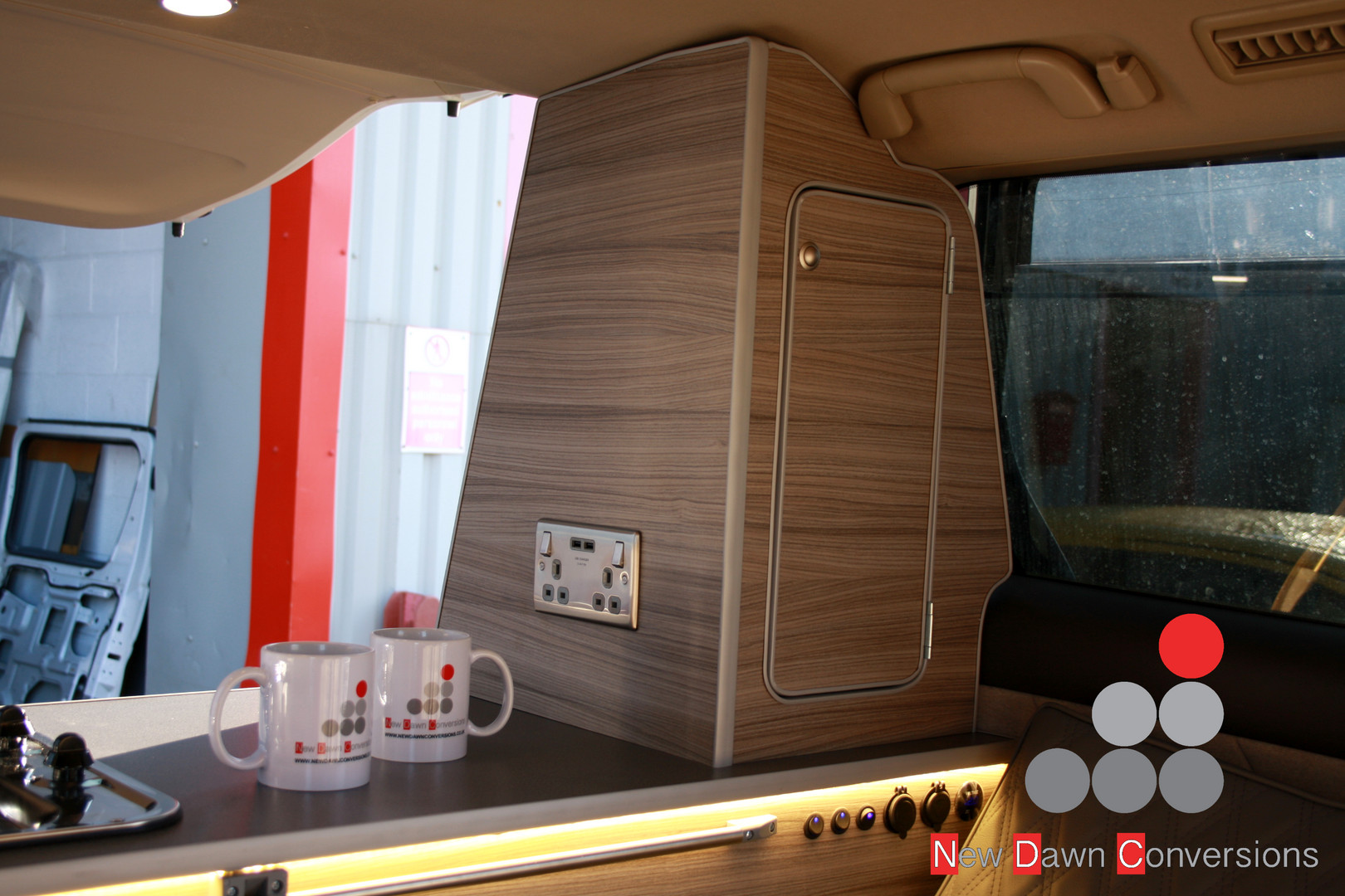 Toyota Alphard | Campervan | Conversion