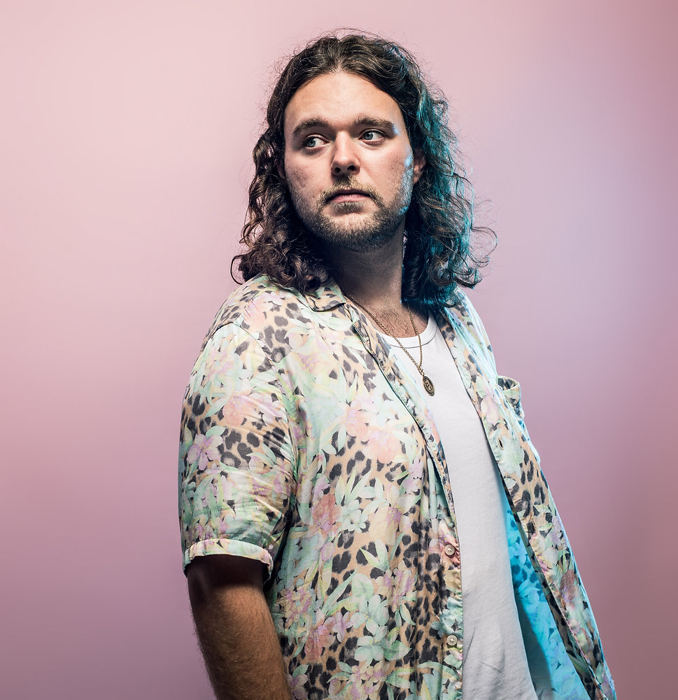 Jamie Beale captures your attention with ‘Champagne People’ studio video