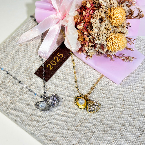 Gold/Silver Clam Shell Necklace – Dainty Pearl Oyster Pendant ...