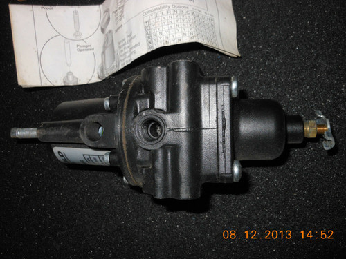 FAIRCHILD REGULATOR NO: 65852 MAX 300 PSIG RANGE 2-120 PSIG NEW ...