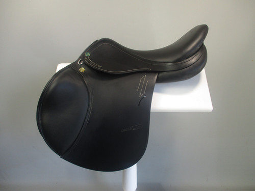 Prestige Roma Jump Saddle 17" M-MW | Saddle Central