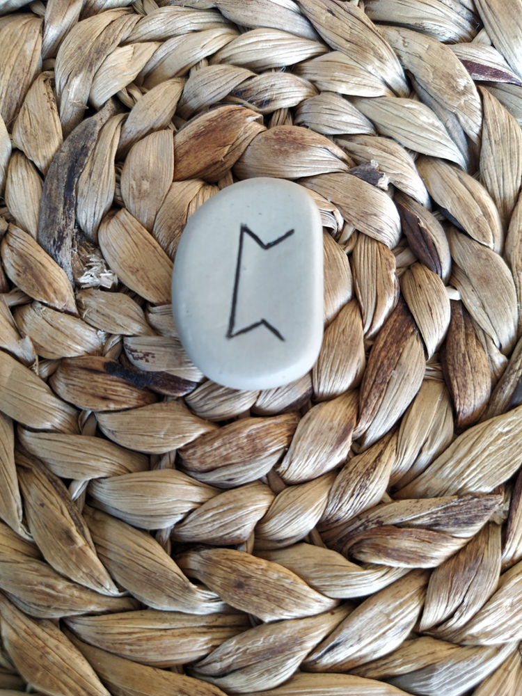 Tirage voyance de la rune PERTH, PERTHRO, PEORTH, PAIRTHRA, PERB ...