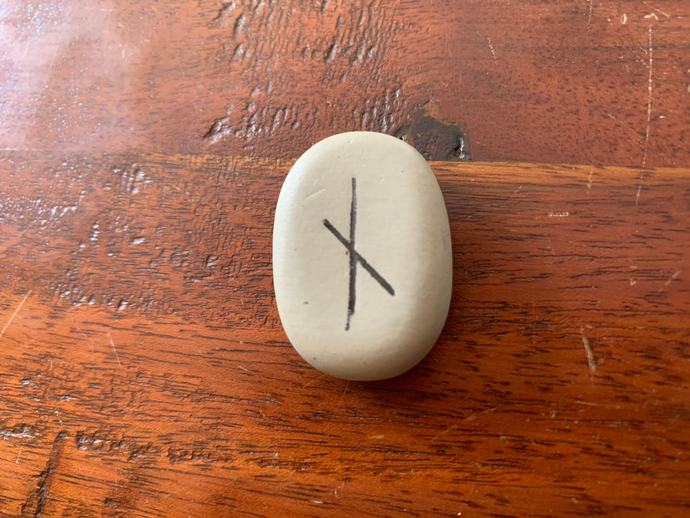 Voyante tirage de la rune Nid, Nauthiz, Naudhiz, Naudr, Nyd, Naud ...