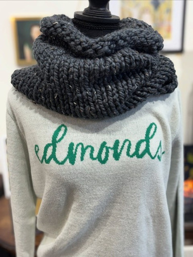 Edmonds Script Sweater | Crow