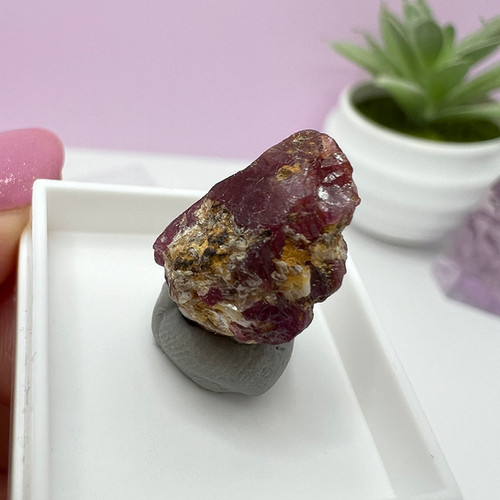 Rubin cristal natural mineral unicat deosebit | Unicatshop
