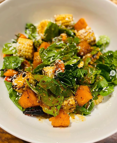 Ensalada de elote camote y espinaca