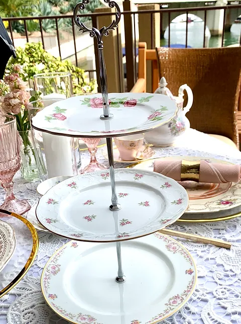 Vintage Three Tiered Stand | Rentateaparty
