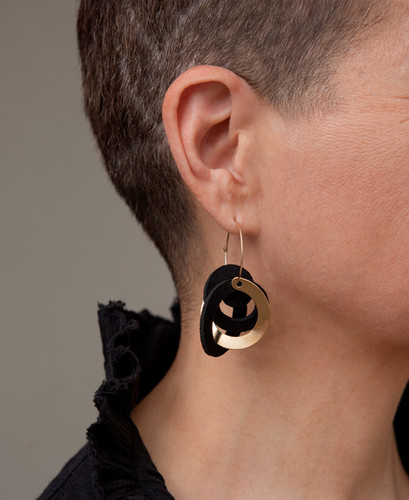 FREE SPIRAL DANGLE EARRINGS - GOLD & BLACK | Orna