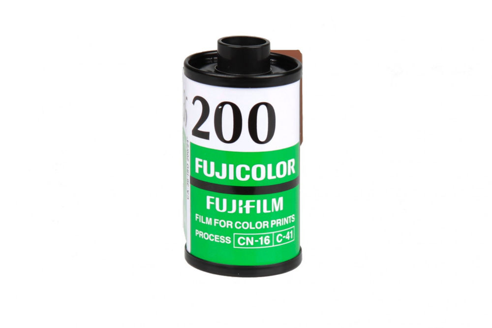 Reviewing the Fujicolor C200 film stock.