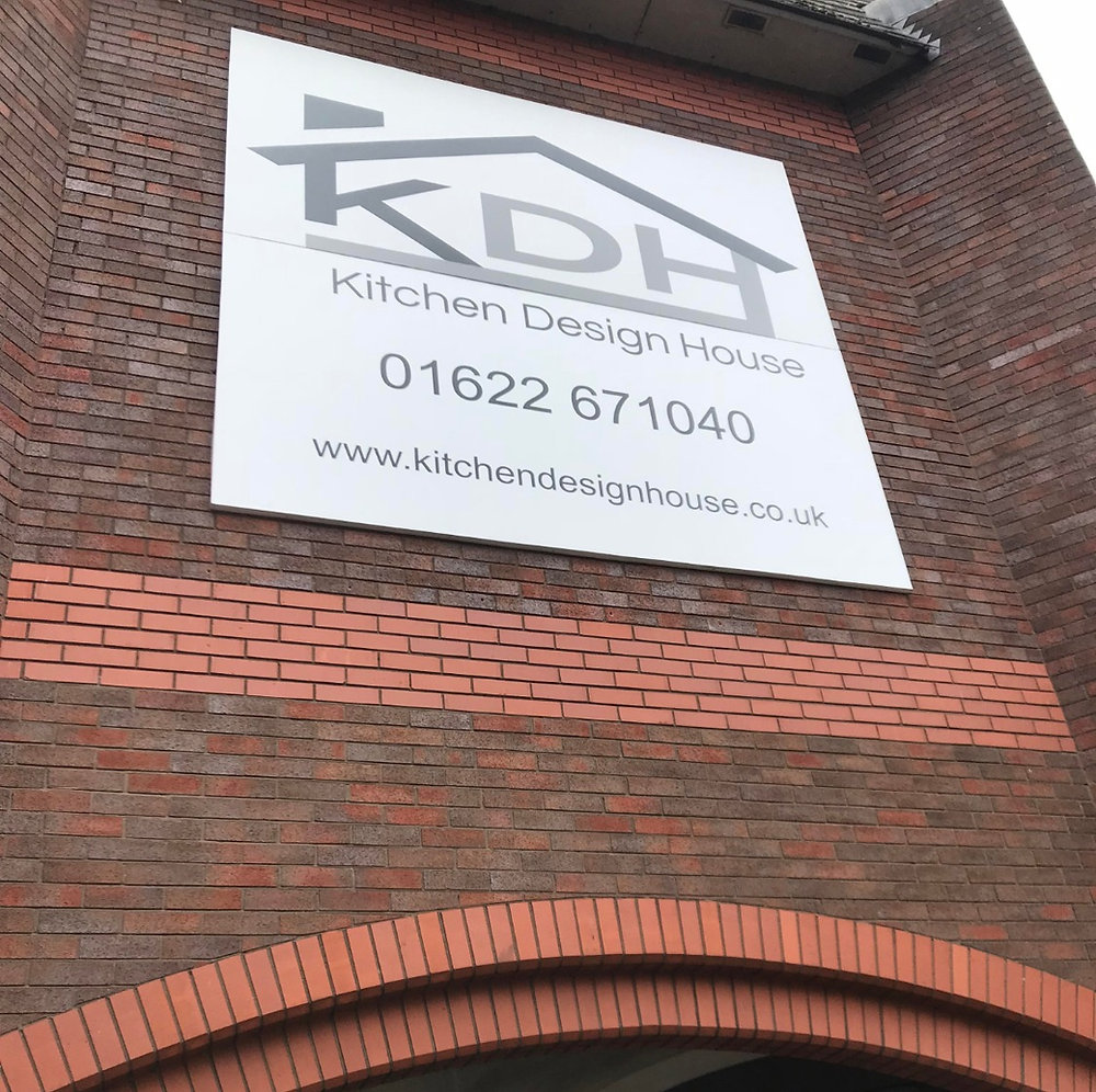 Kitchen Design House, the new sign arrives.